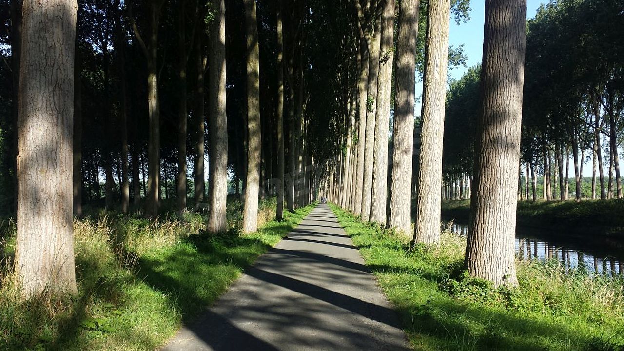 A nous la Belgique avec une première nuit à Damne - 1globe2trips